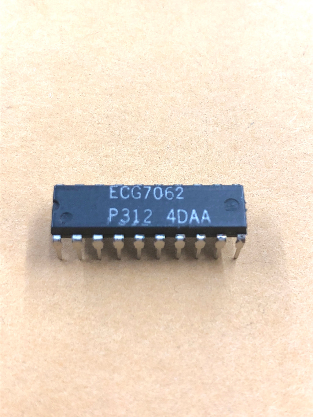 ECG7062 CRT Display Synchronization Deflection Circuit IC ~ 16 Pin DIP ...