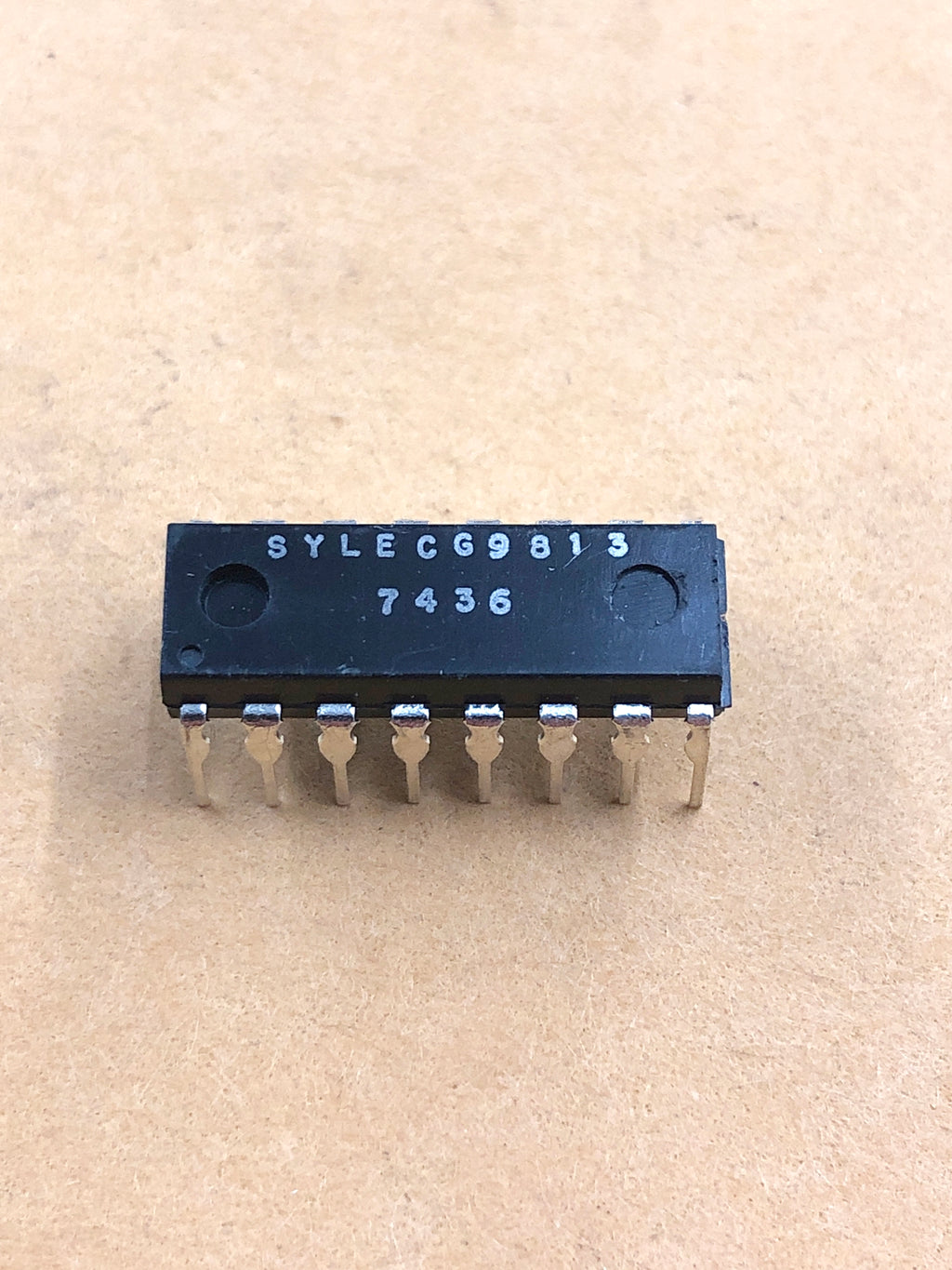 ECG9813, DTL Quad Latch with Complementary Outputs ~ 16 Pin DIP (NTE98 ...